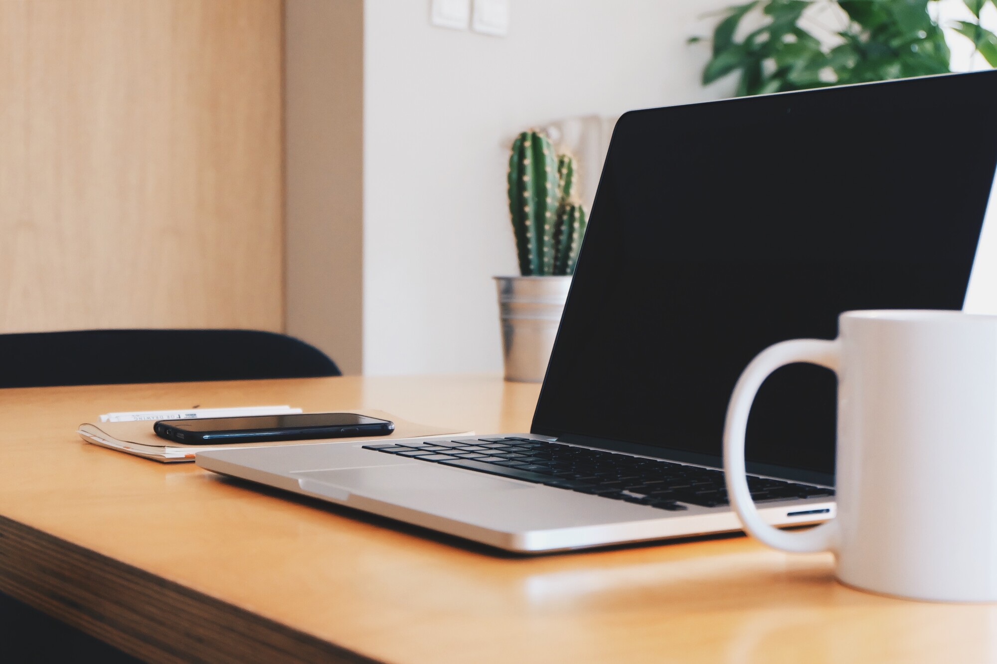 » A Remote Worker’s Guide to the Different Types of Office Desks